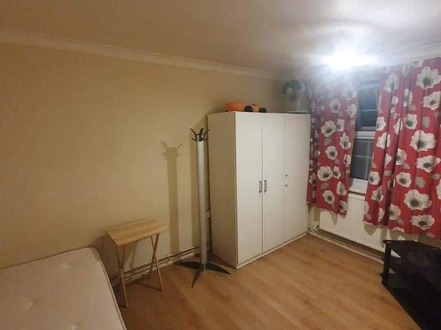 Apartment at Glebe Court, Greater London