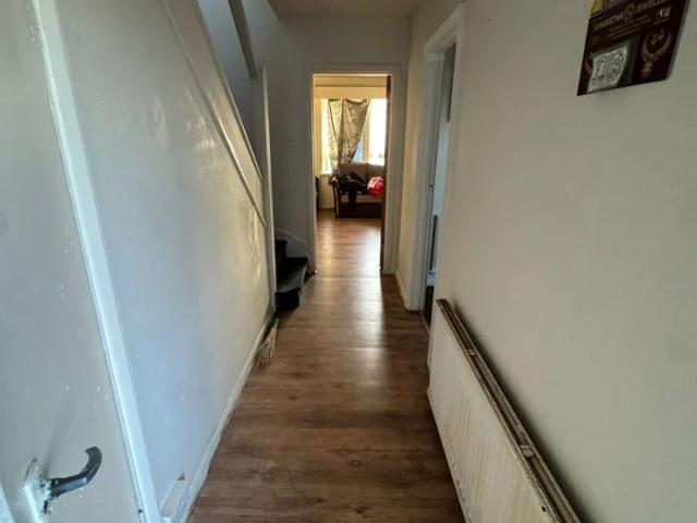 Apartment at Glenmore Parade, Greater London