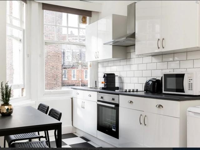 Apartment at Glenmore Road, Greater London