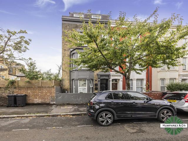 Apartment at Glenarm Road, Greater London