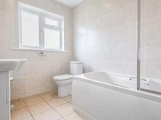 Apartment at Glendale Drive, Greater London