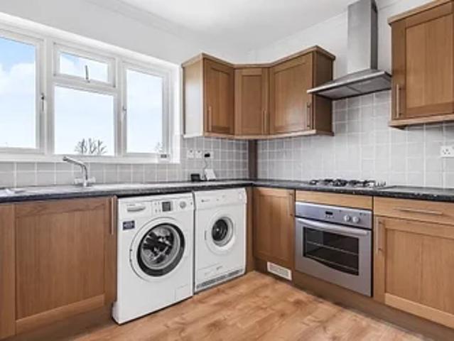 Apartment at Glendale Drive, Greater London