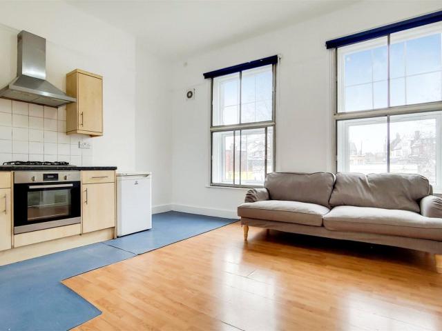 Apartment at Gleneldon Mews, Greater London