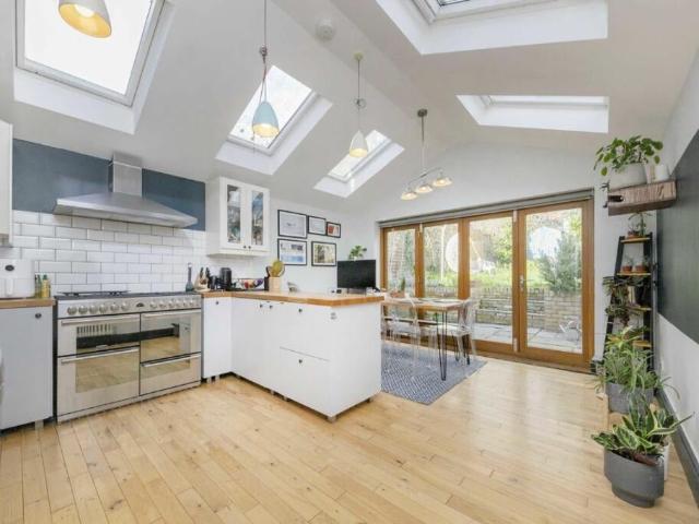 Apartment at Gleneldon Road, Greater London