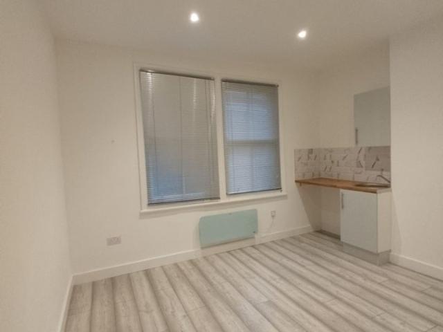 Apartment at Gleneldon Road, Greater London