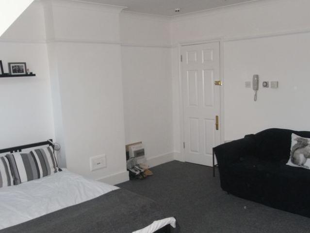 Apartment at Gleneldon Road, Greater London