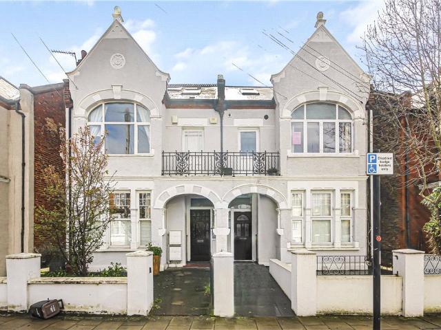 Apartment at Gleneldon Road, Greater London