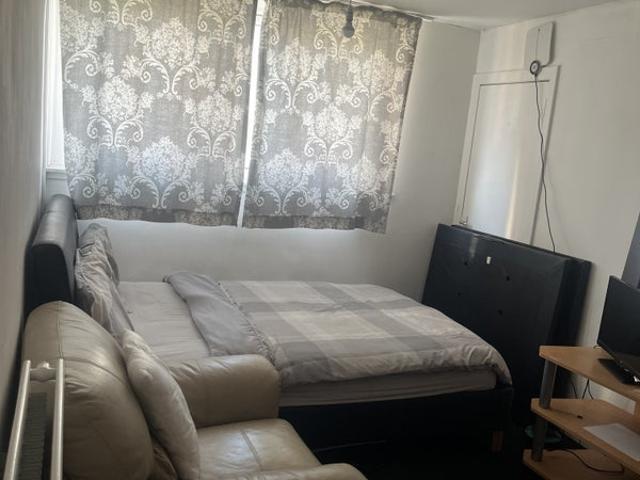 Apartment at Glenfinnan Road, Glasgow