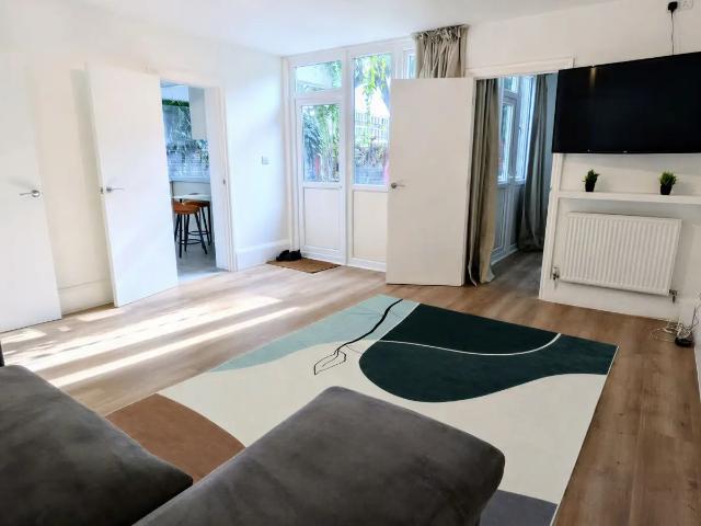 Apartment at Glenfinlas Way, Greater London