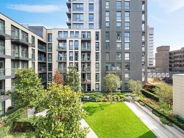 Apartment at Glenthorne Road, Greater London