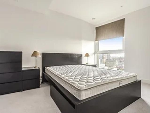 Apartment at Glenthorne Road, Greater London