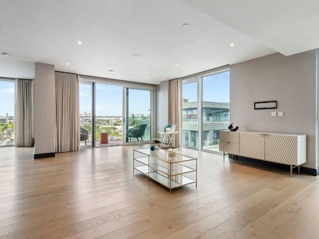 Apartment at Glenthorne Road, Greater London