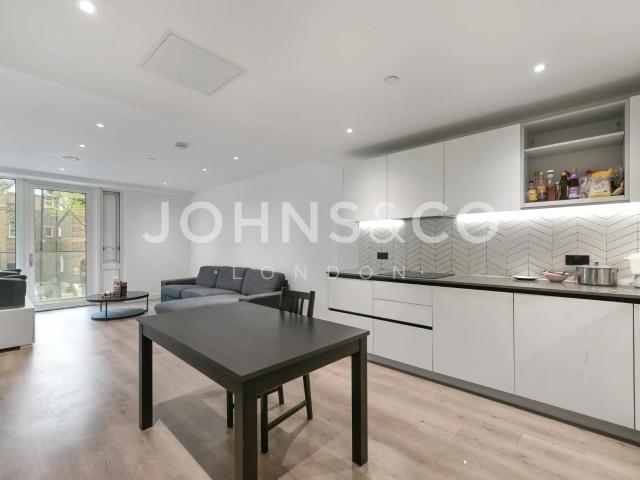 Apartment at Glenthorne Road, Greater London
