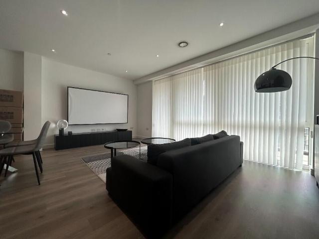 Apartment at Glenthorne Road, Greater London