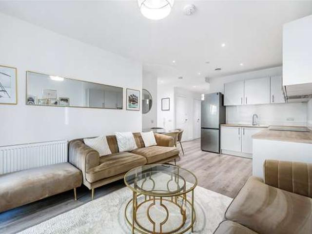 Apartment at Glenthorne Road, Greater London