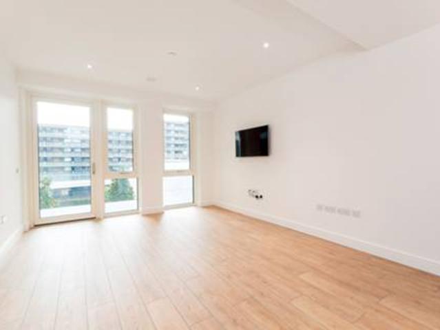 Apartment at Glenthorne Road, Greater London