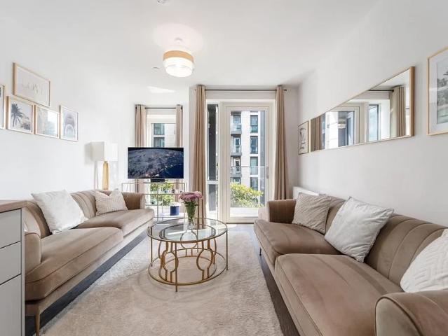Apartment at Glenthorne Road, Greater London
