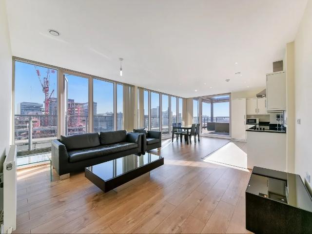Apartment at Glenthorne Road, Greater London