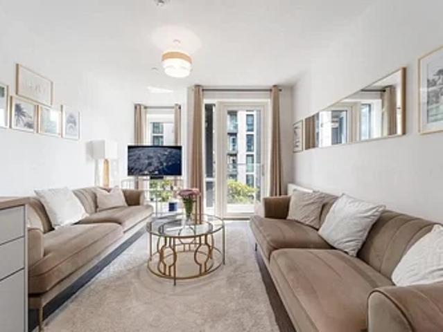 Apartment at Glenthorne Road, Greater London