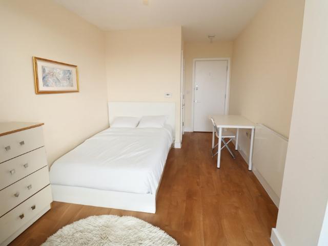 Apartment at Globe Road, Greater London
