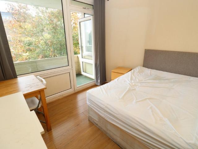 Apartment at Globe Road, Greater London