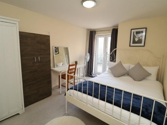 Apartment at Globe Road, Greater London