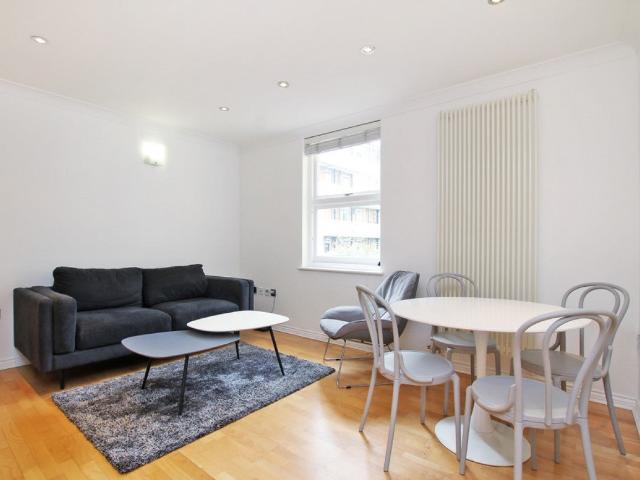 Apartment at Globe Road, Greater London