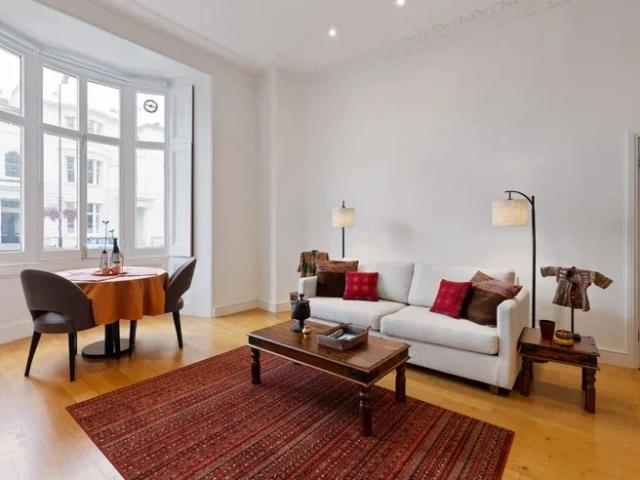Apartment at Gloucester Terrace, City of Westminster