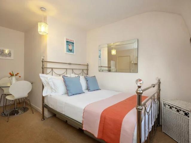 Apartment at Gloucester Terrace, City of Westminster