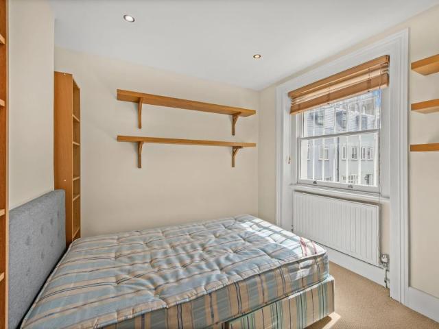 Apartment at Gloucester Terrace, City of Westminster