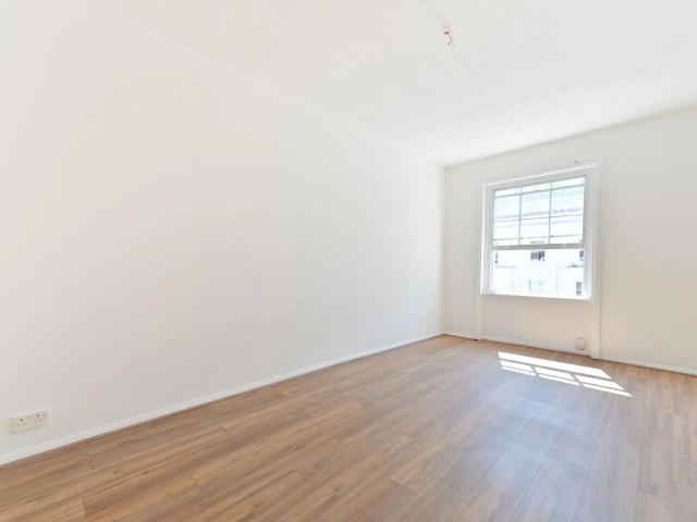 Apartment at Gloucester Terrace, City of Westminster