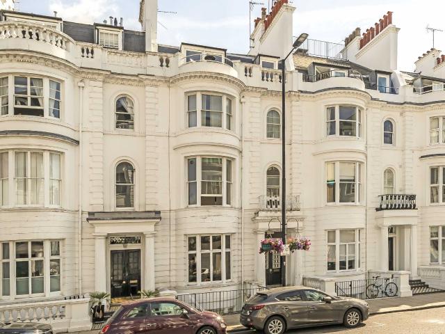 Apartment at Gloucester Terrace, City of Westminster