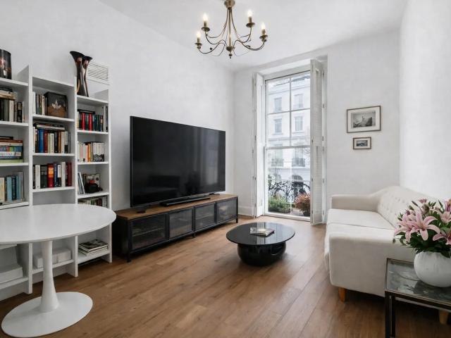Apartment at Gloucester Terrace, City of Westminster