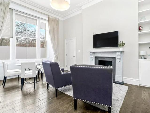 Apartment at Gloucester Terrace, City of Westminster
