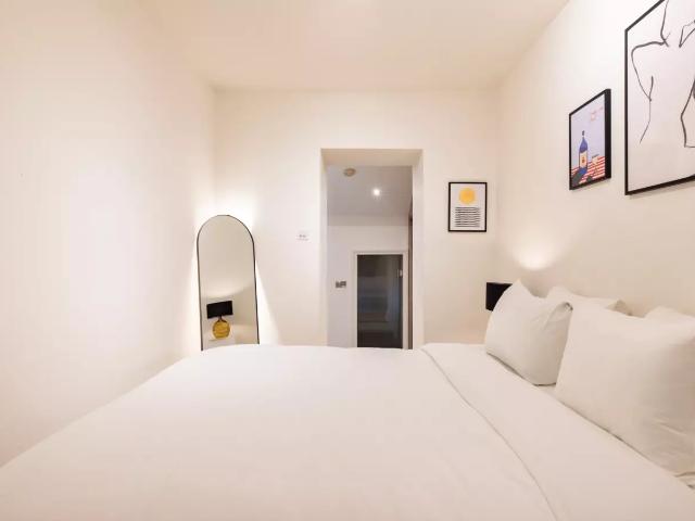 Apartment at Gloucester Terrace, City of Westminster
