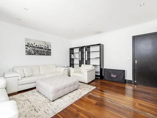 Apartment at Gloucester Terrace, City of Westminster