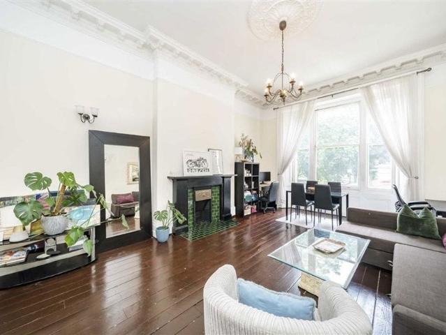 Apartment at Gloucester Terrace, City of Westminster