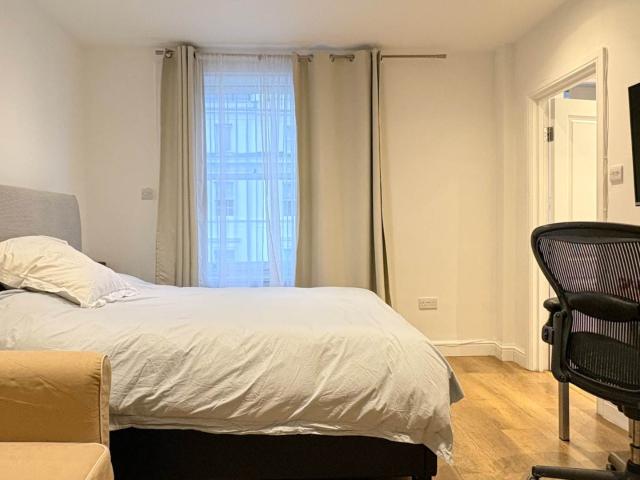 Apartment at Gloucester Terrace, City of Westminster