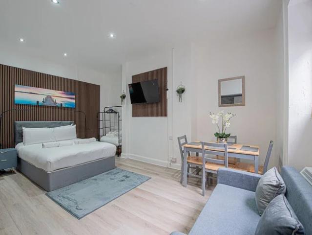 Apartment at Gloucester Terrace, City of Westminster