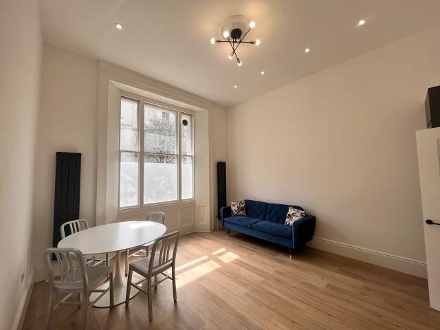 Apartment at Gloucester Terrace, City of Westminster