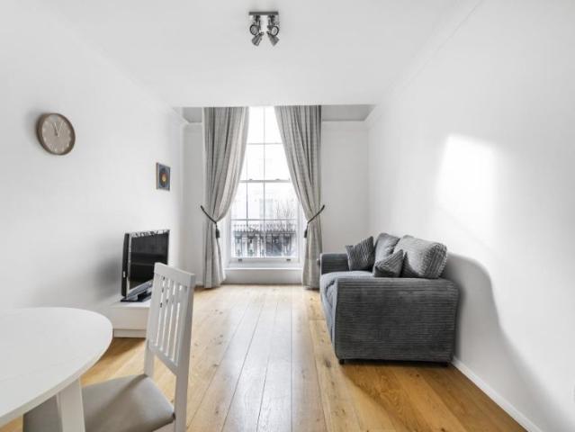 Apartment at Gloucester Terrace, City of Westminster