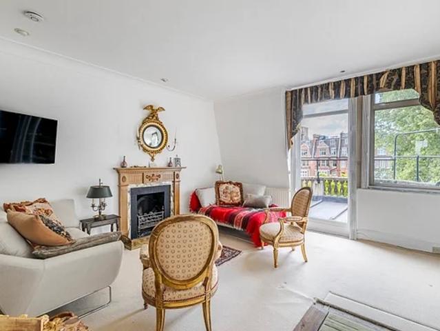 Apartment at Gloucester Walk, Greater London