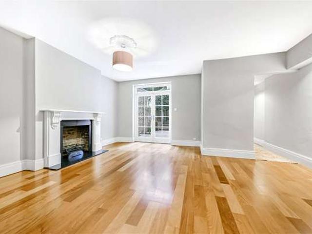 Apartment at Gloucester Avenue, Greater London