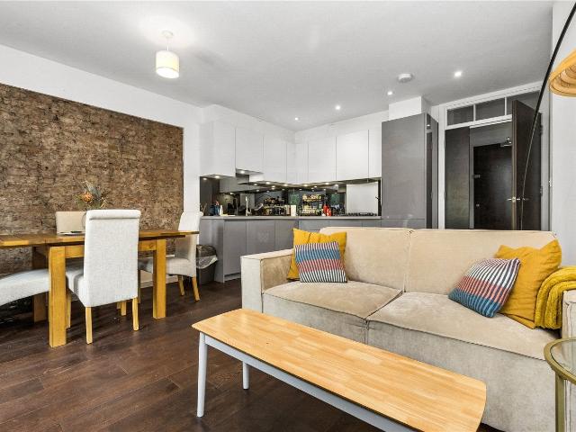 Apartment at Gloucester Drive, Greater London