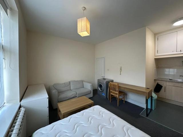 Apartment at Gloucester Drive, Greater London
