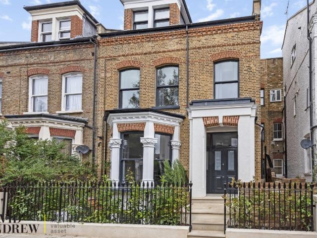 Apartment at Gloucester Drive, Greater London