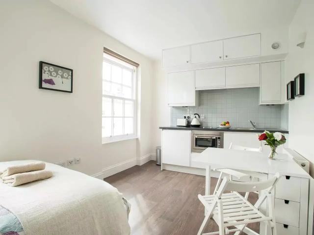 Apartment at Gloucester Street, City of Westminster