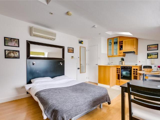 Apartment at Gloucester Street, City of Westminster