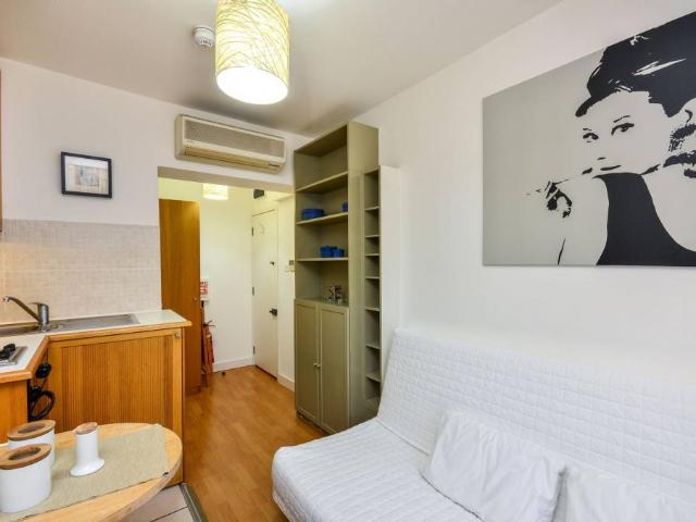 Apartment at Gloucester Street, City of Westminster