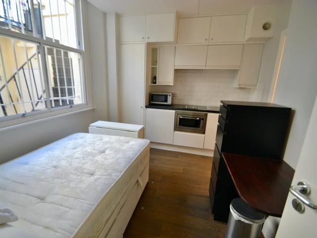 Apartment at Gloucester Street, City of Westminster